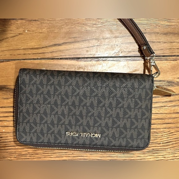 MICHAEL Michael Kors | Bags | Michael Kors Mk Wristlet Wallet | Poshmark